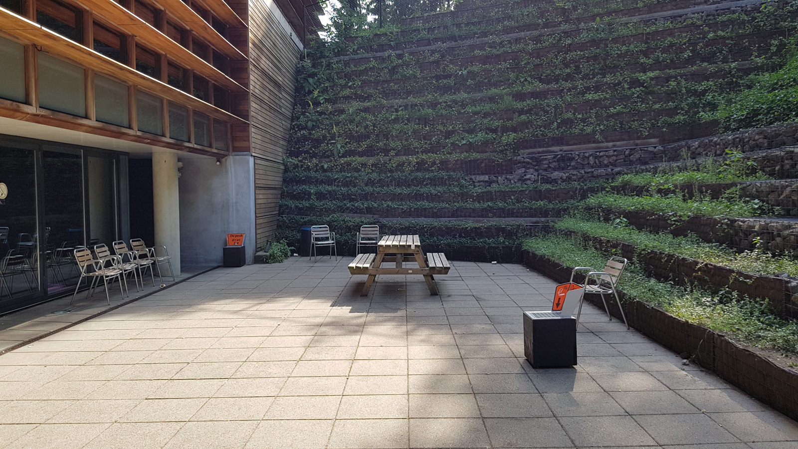 Clean Cube – Fliesenaschenbecher – Krysa Umwelthygiene